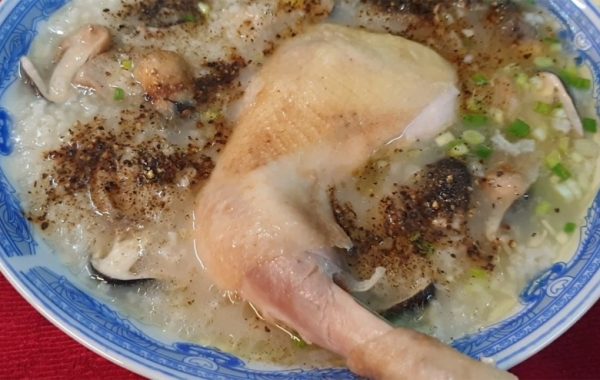Công thức nấu cháo gà nấm rơm thơm ngon bổ dưỡng tại nhà
